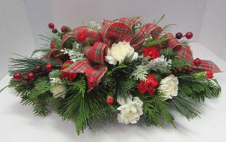 530- Festive Plaid Center piece – Silver Horse Florist